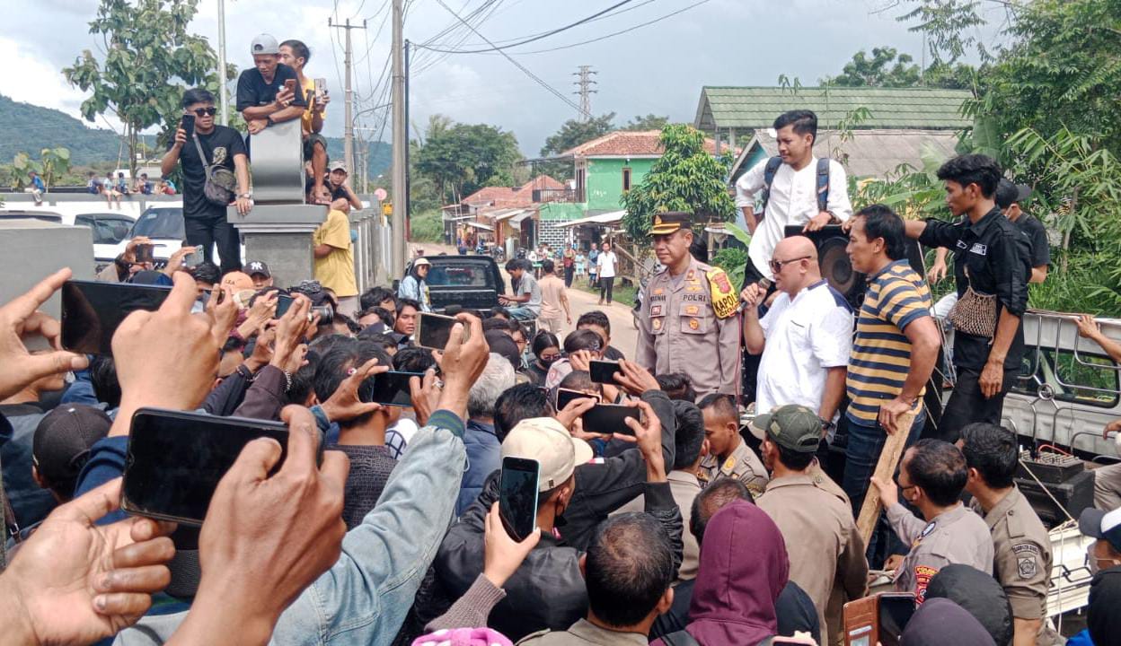 Pembangunan Jalan Kiarasari Kabupaten Bogor Mangkrak, Warga Geruduk ... Pembangunan Jalan Kiarasari Kabupaten Bogor Mangkrak, Warga Geruduk ...